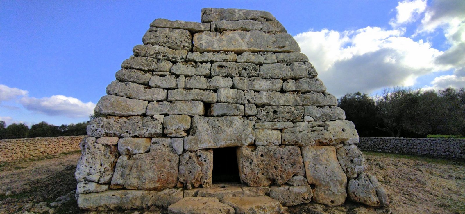 Naveta des Tudons, Ciudadela, Menorca - Viaja a Menorca